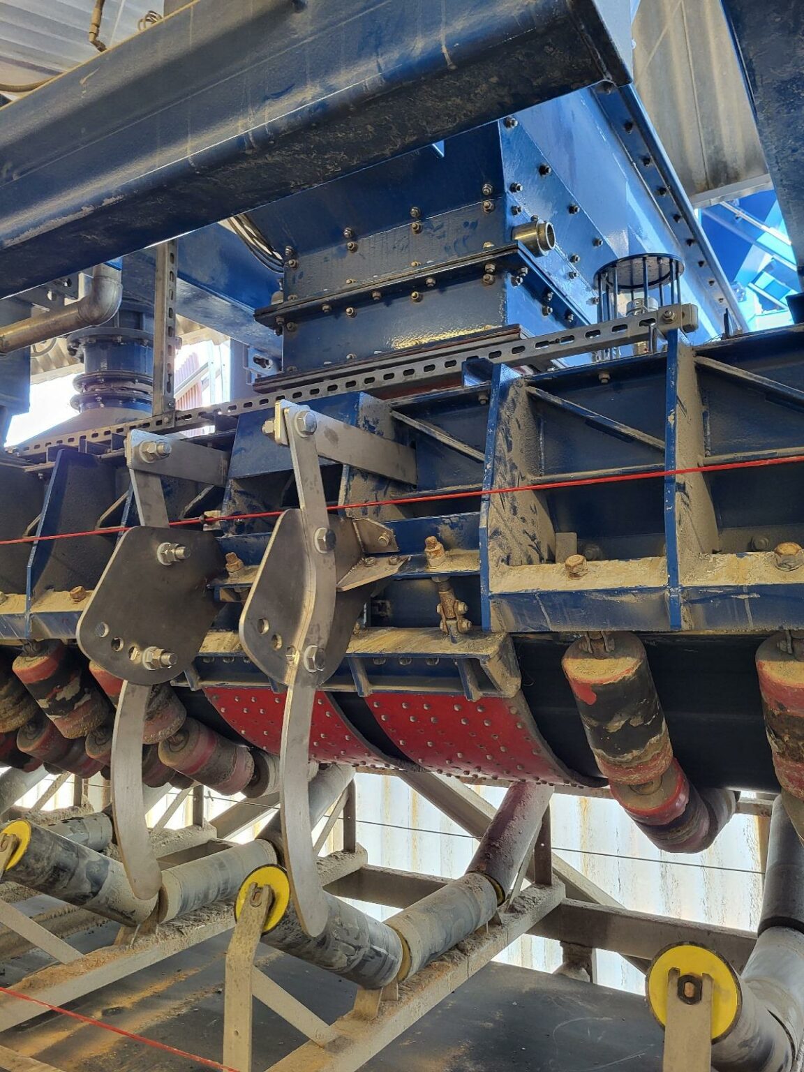 BLU-TEC® BeltLifter Staubdichte Übergabe vom Schiffsentlader auf ein Landband | Promati