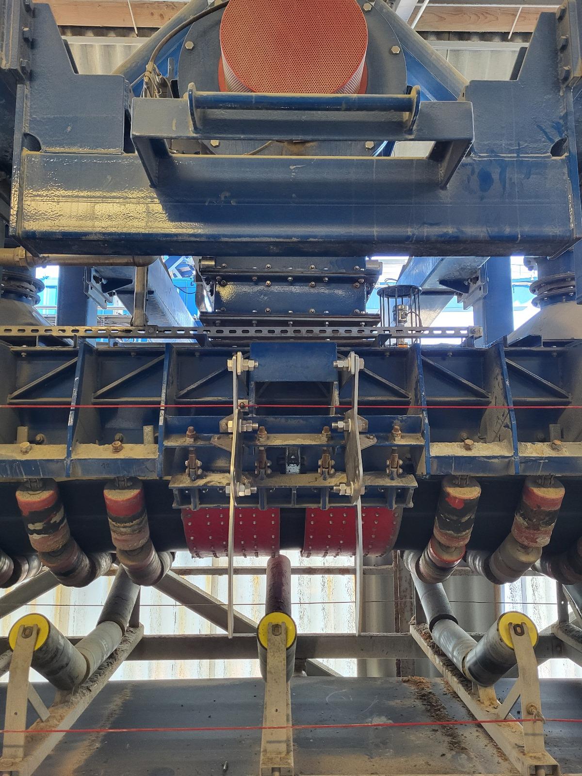 BLU-TEC® BeltLifter zorgt voor een stofdichte overdracht van de lading van een schip naar de ...